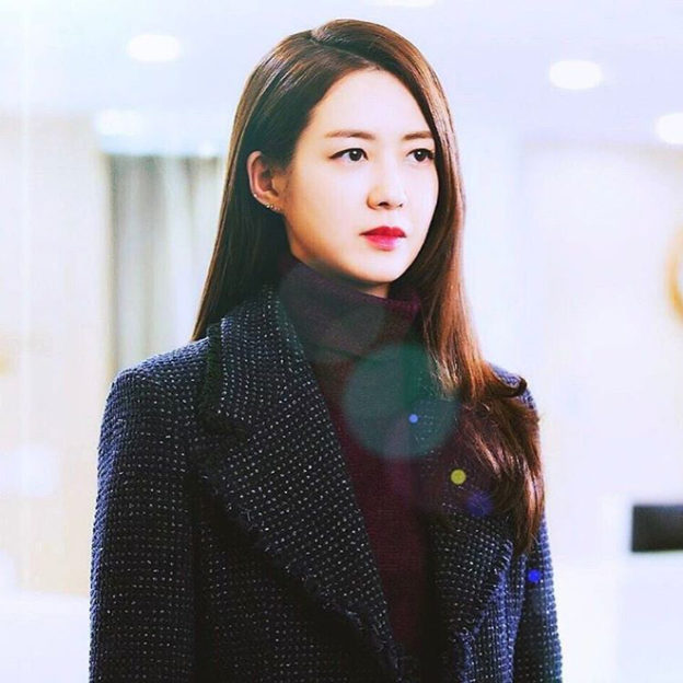 The Power Suit is The Alpha-female Look For Asian Women - LUXUO